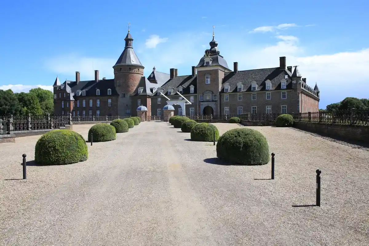 Анхольт (Burg Anholt) — дворцовый комплекс на воде